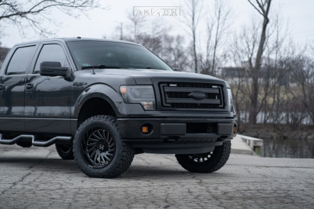 2012 Ford F-150 Wheel Offset Aggressive > 1" Outside Fender Leveling ...
