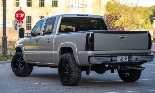 2005 GMC Sierra 1500 Wheel Offset Slightly Aggressive Leveling Kit ...