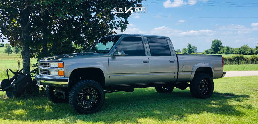 2000 Chevrolet K2500 Wheel Offset Aggressive > 1" Outside Fender ...