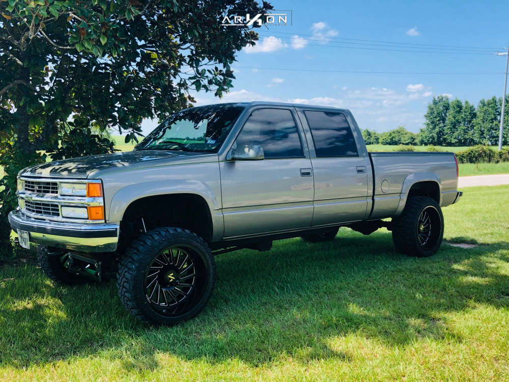 2000 Chevrolet K2500 Wheel Offset Aggressive > 1" Outside Fender ...
