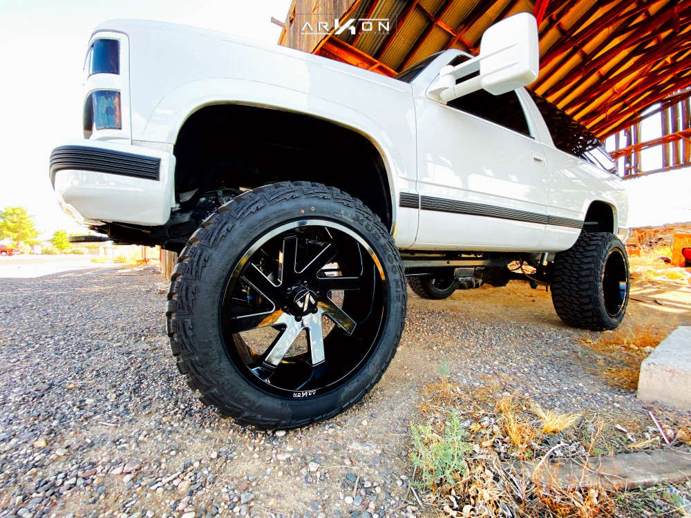1993 Chevrolet Blazer Wheel Offset Aggressive > 1" Outside Fender ...