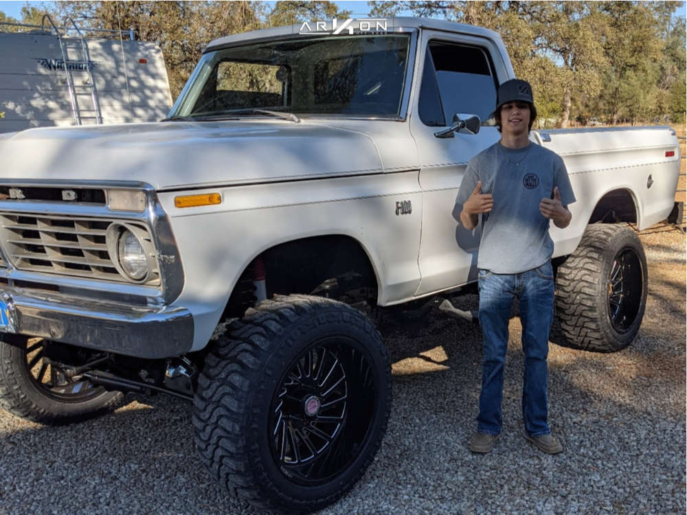 Ford F100 Lifted