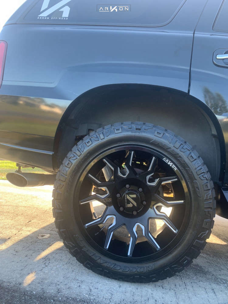 2004 Cadillac Escalade ESV Wheel Offset Aggressive > 1" Outside Fender ...