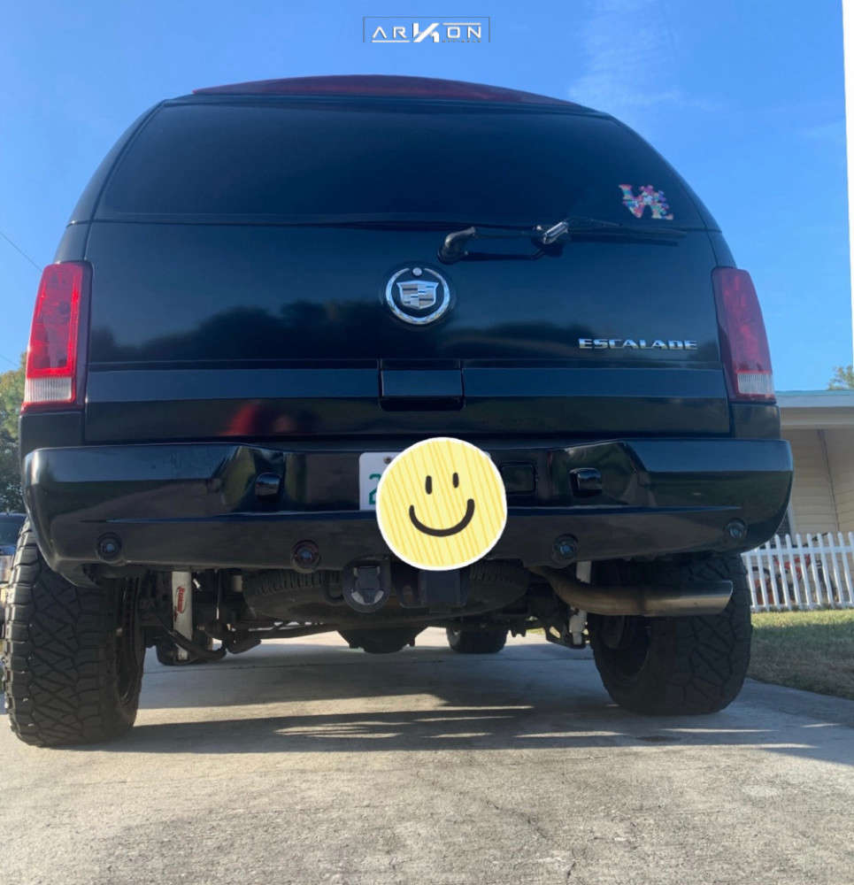 2004 Cadillac Escalade ESV Wheel Offset Aggressive > 1" Outside Fender ...