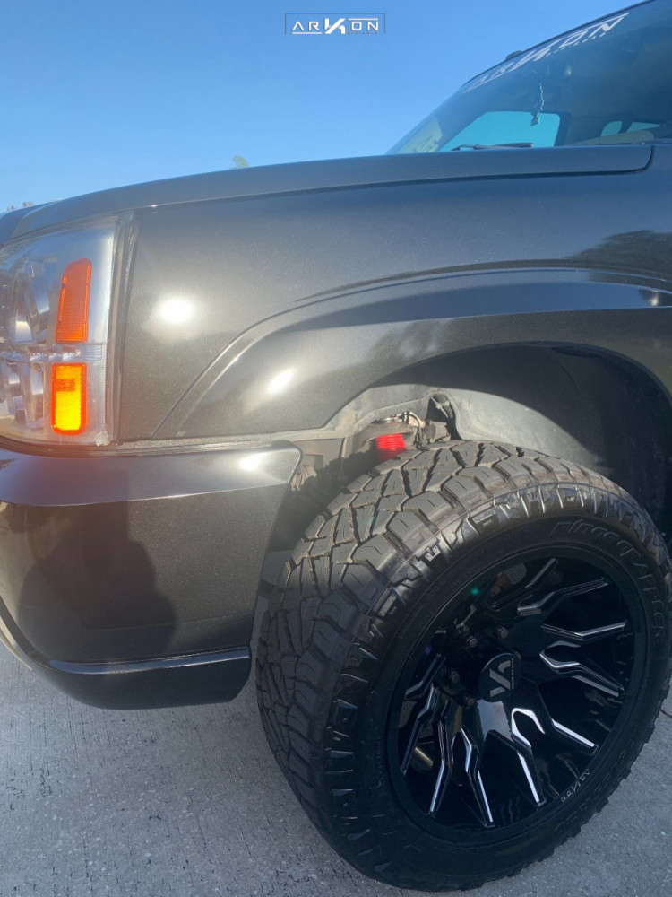 2004 Cadillac Escalade ESV Wheel Offset Aggressive > 1" Outside Fender ...