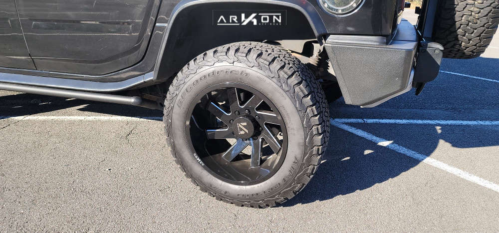 2009 HUMMER H2 Wheel Offset Aggressive > 1" Outside Fender Stock ...