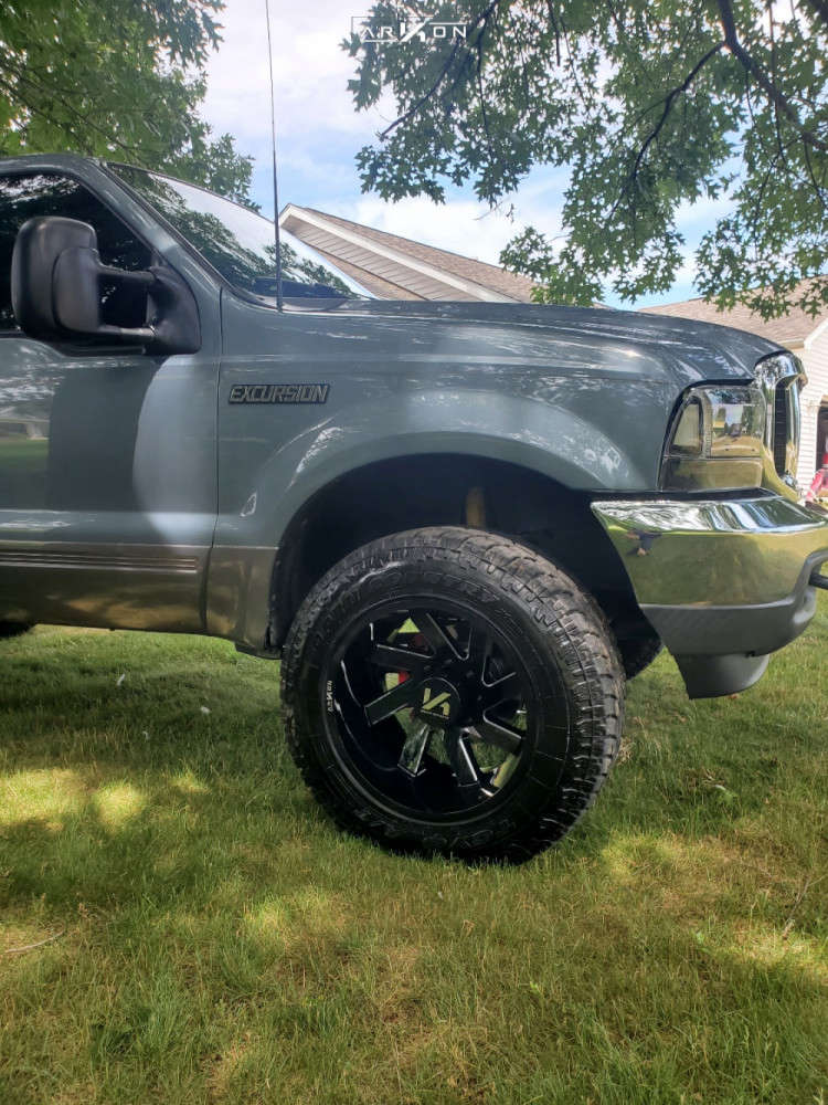 2001 Ford Excursion Wheel Offset Aggressive > 1" Outside Fender ...