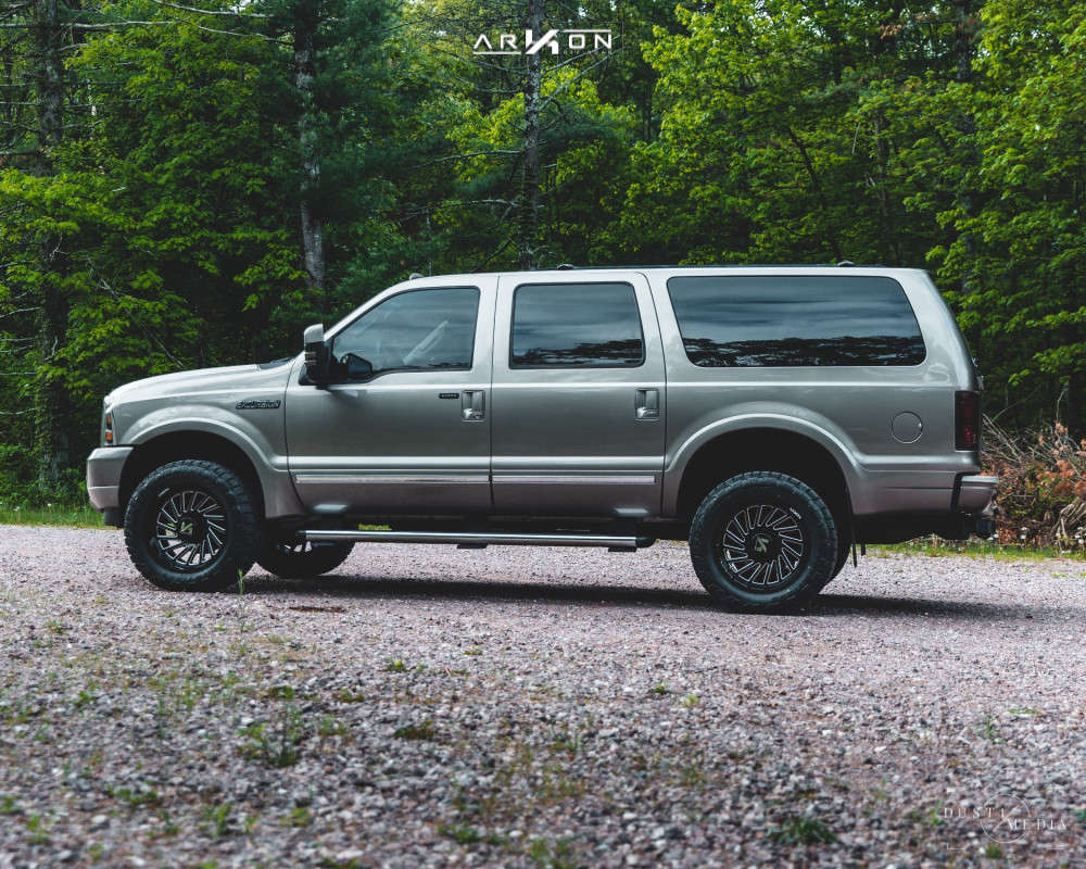 2004 Ford Excursion Wheel Offset Aggressive > 1" Outside Fender ...