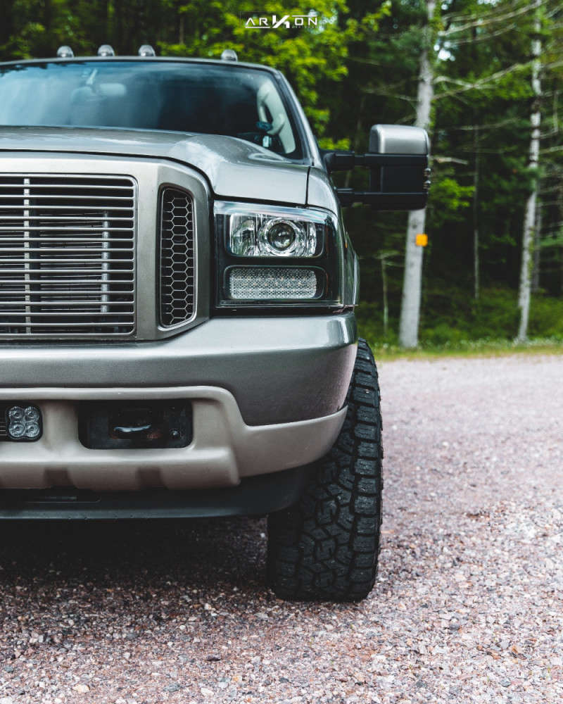 2004 Ford Excursion Wheel Offset Aggressive > 1" Outside Fender ...