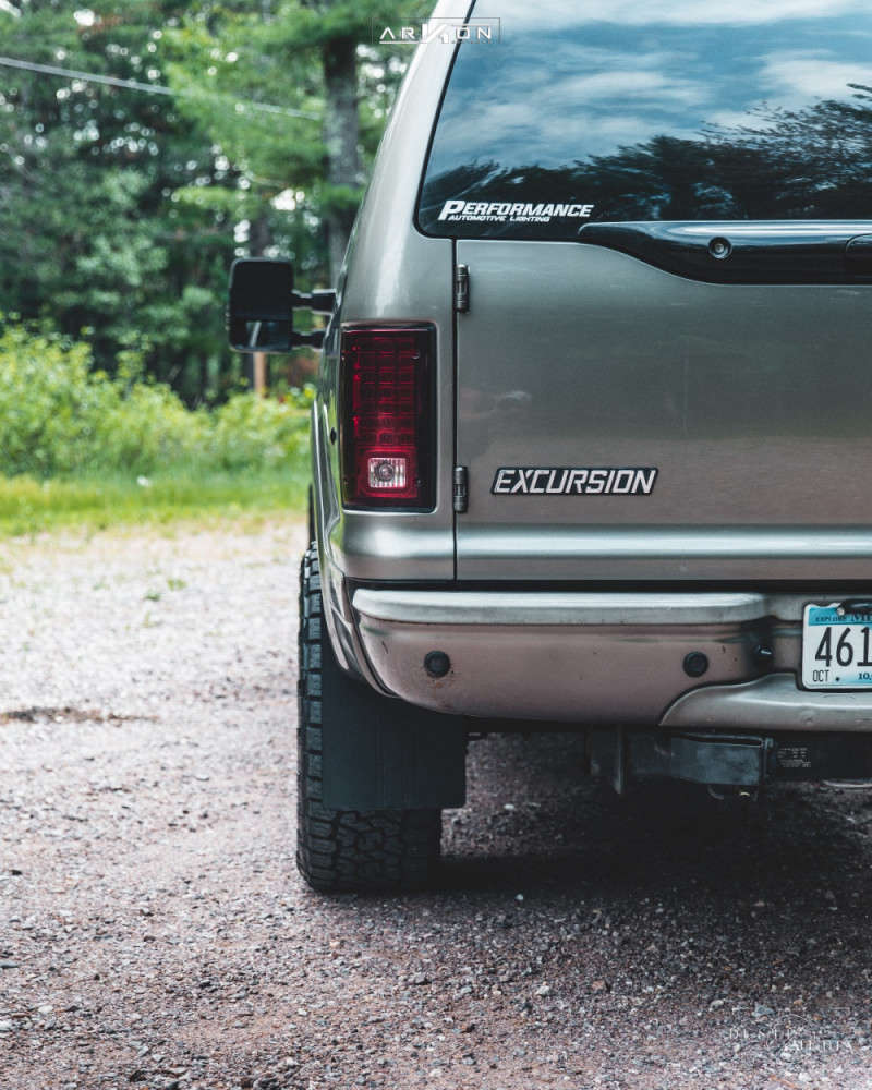 2004 Ford Excursion Wheel Offset Aggressive > 1" Outside Fender ...