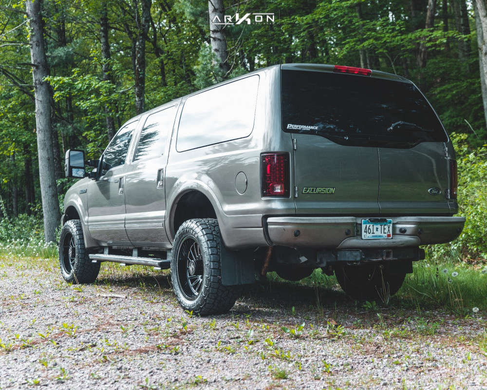 2004 Ford Excursion Wheel Offset Aggressive > 1" Outside Fender ...