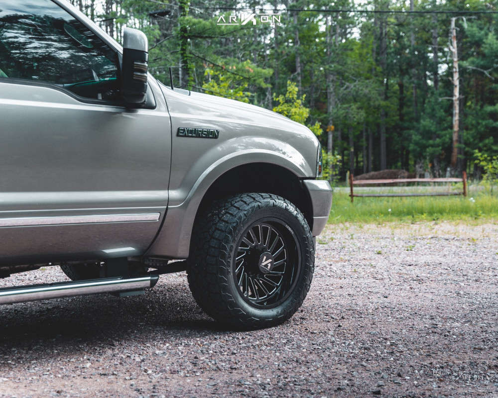 2004 Ford Excursion Wheel Offset Aggressive > 1" Outside Fender ...