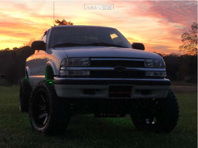 1999 Chevrolet S10 Wheel Offset Super Aggressive 3"-5" Suspension Lift ...