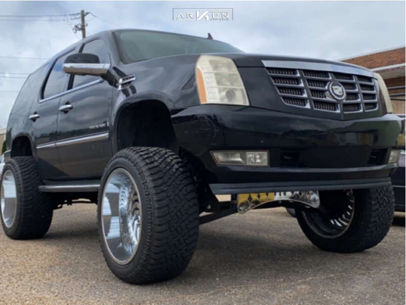 2007 Cadillac Escalade Wheel Offset Aggressive > 1" Outside Fender ...