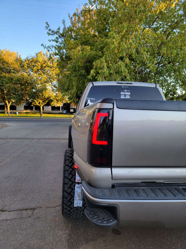 2003 GMC Sierra 1500 HD Wheel Offset Aggressive > 1" Outside Fender ...