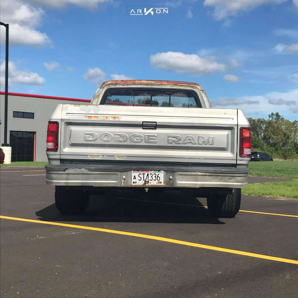 1991 Dodge D150 Wheel Offset Aggressive > 1" Outside Fender Stock ...