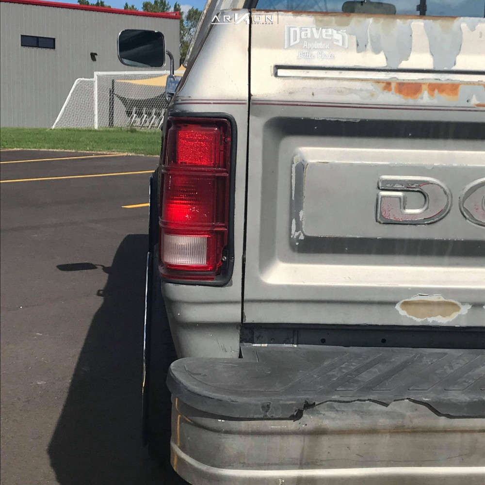 1991 Dodge D150 Wheel Offset Aggressive > 1" Outside Fender Stock ...