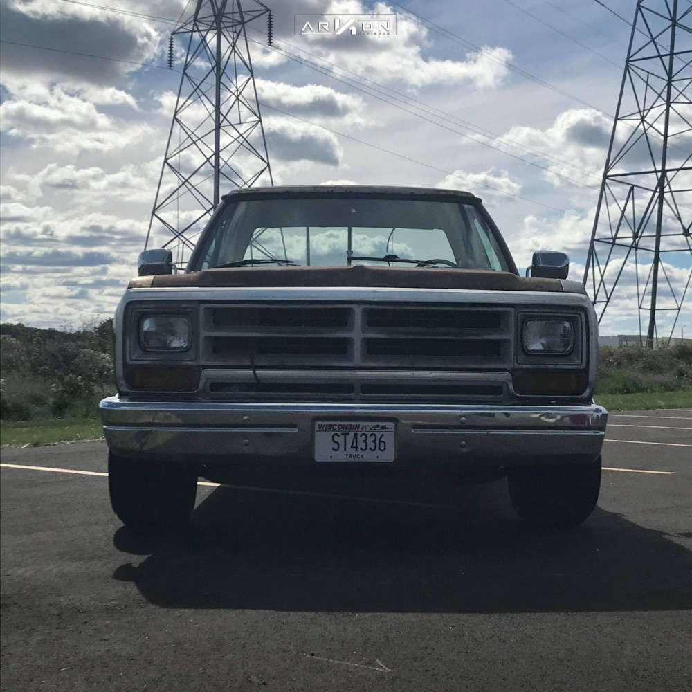 1991 Dodge D150 Wheel Offset Aggressive > 1" Outside Fender Stock ...