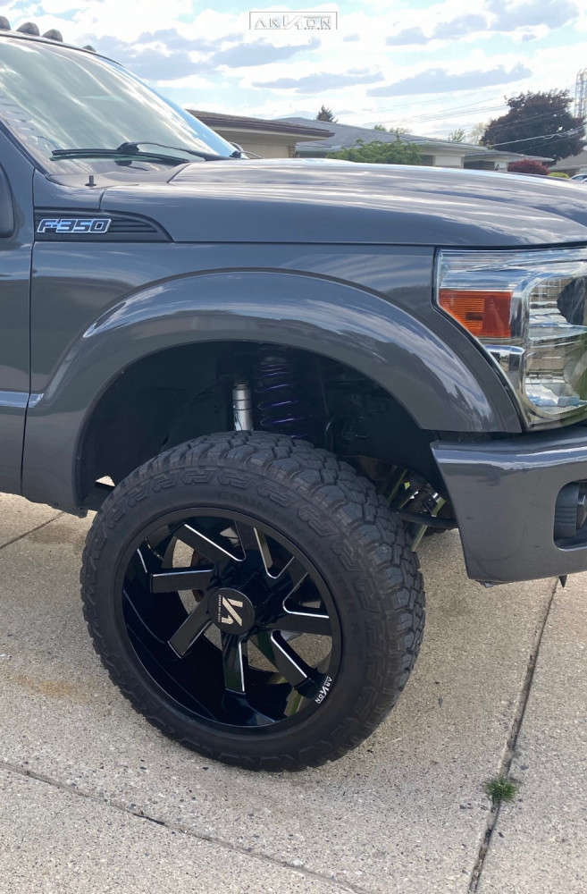 2011 Ford F-350 Super Duty Wheel Offset Aggressive > 1" Outside Fender ...
