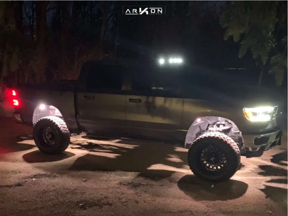 2019 Ram 1500 Wheel Offset Aggressive > 1" Outside Fender Suspension ...