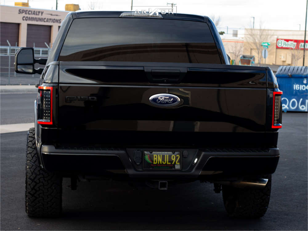 2017 Ford F-150 Wheel Offset Aggressive > 1" Outside Fender Leveling ...