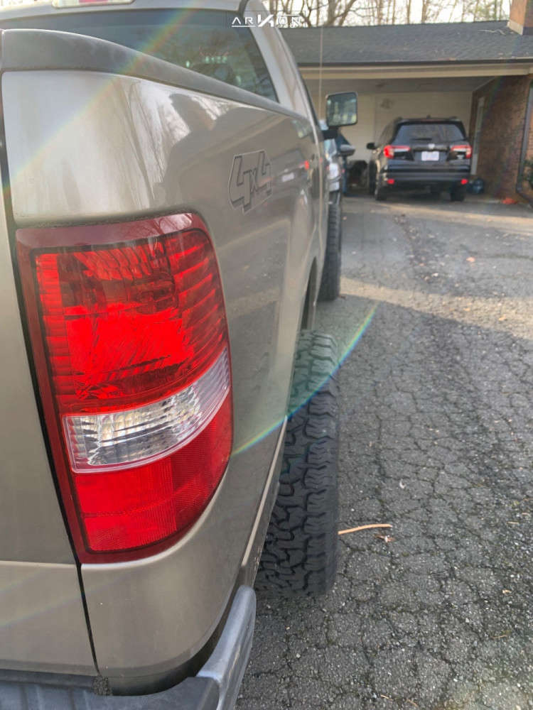 2005 Ford F-150 Wheel Offset Aggressive > 1" Outside Fender Leveling ...