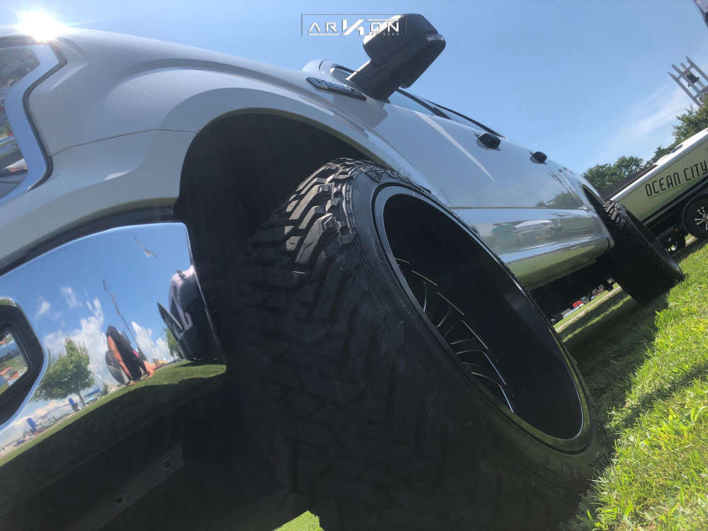 2017 Ford F-150 Wheel Offset Aggressive > 1" Outside Fender Leveling ...